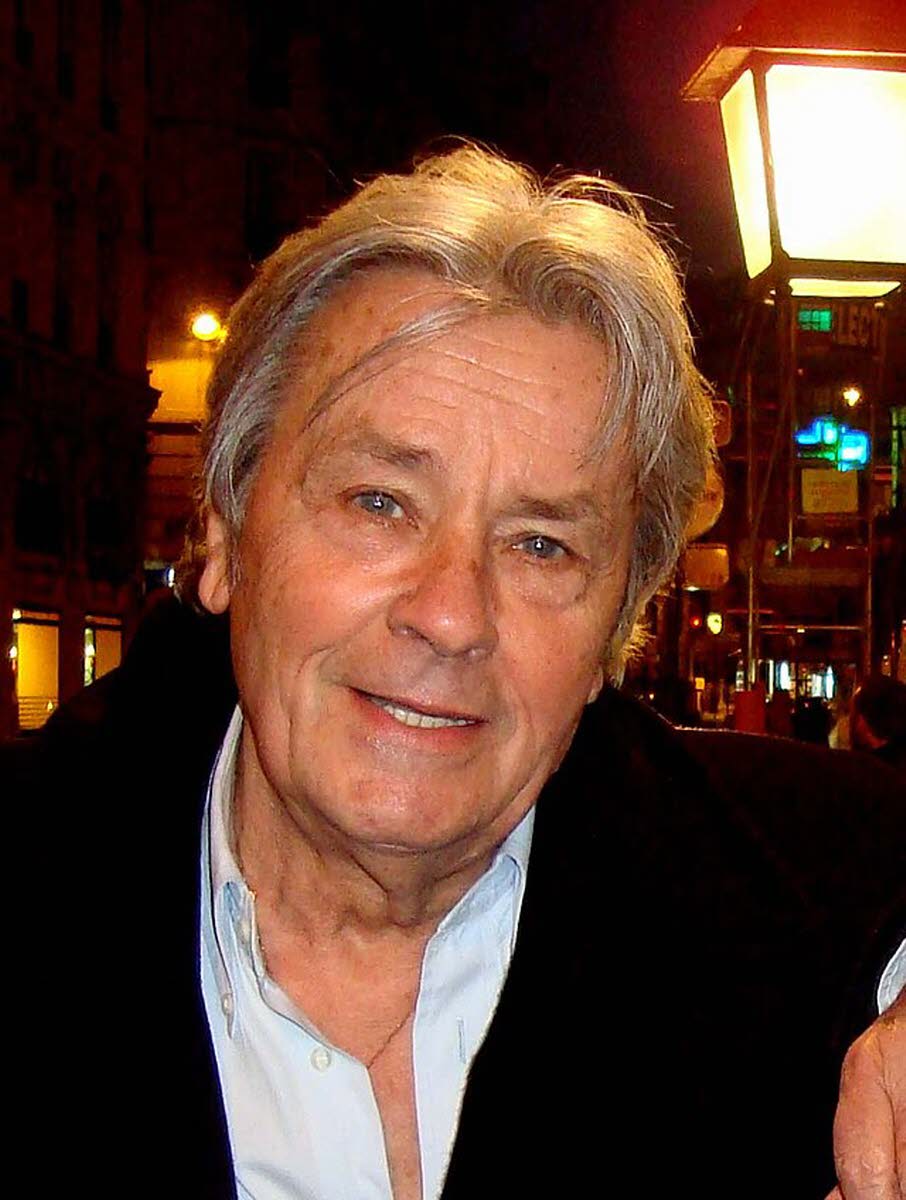 Une pluie d'hommages pour Alain Delon : célébration d'une icône du cinéma