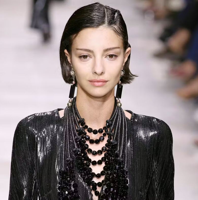 Lucy Markovic, étoile de la mode révélée par Top Model, s’éteint à 28 ans