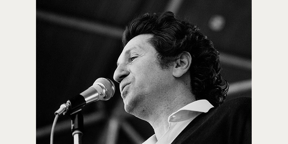 Marcel Mouloudji, chanteur, auteur-compositeur-interprète