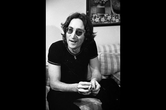 L'auteur-compositeur-interprète anglais John Lennon, s'est fait assassiner
