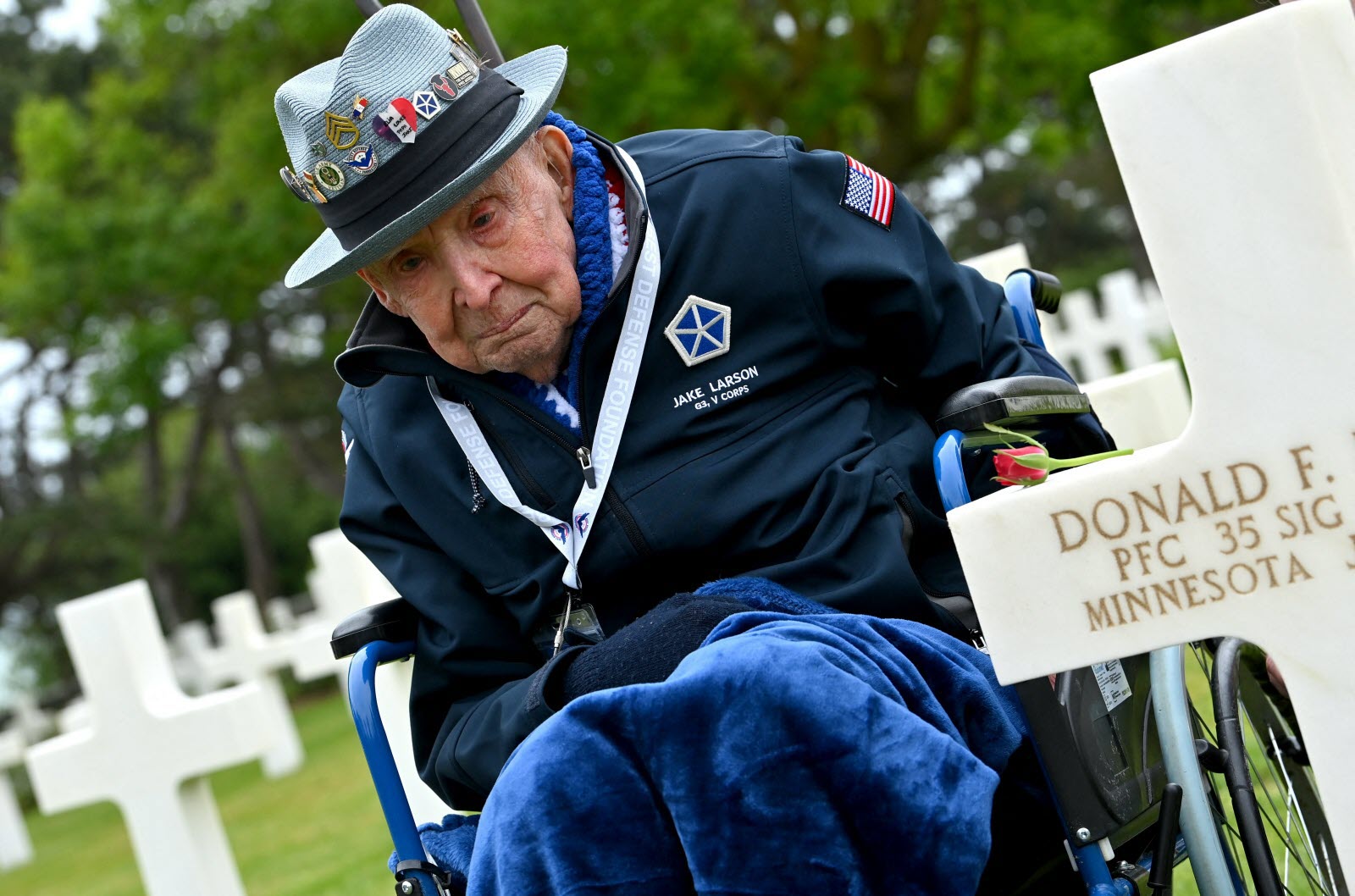Papa Jake Larson : le vétéran de D-Day et star TikTok est décédé à 102 ans