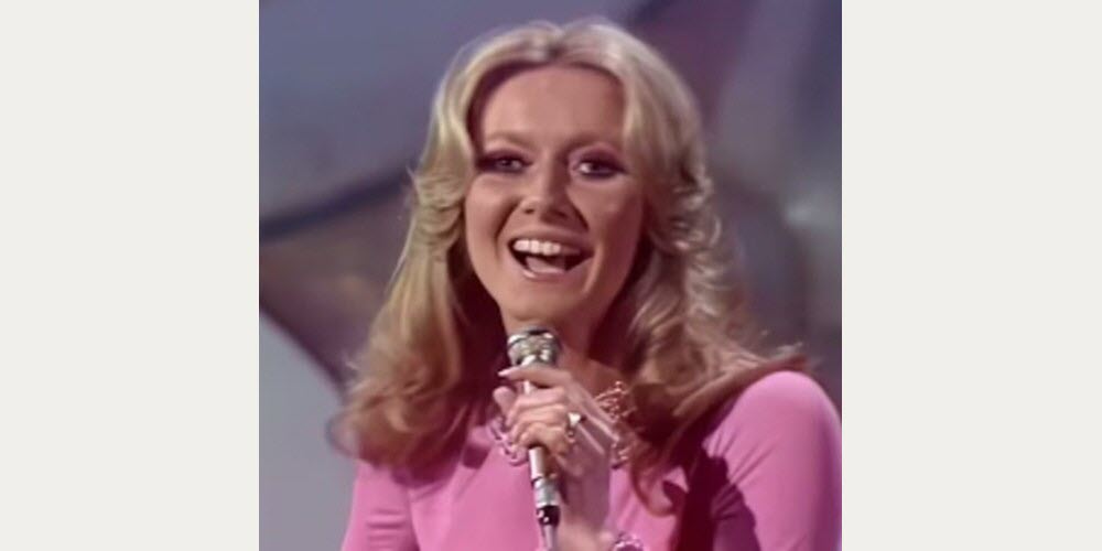 Clodagh Rodgers, icône de la variété britannique et de l'Eurovision, s ...