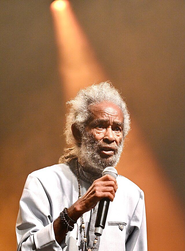 Max Romeo, voix rebelle du reggae, s’est éteint à 80 ans le 11 avril ...