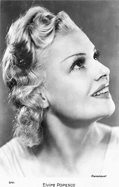 La comédienne Elvire Popesco, a tiré sa révérence