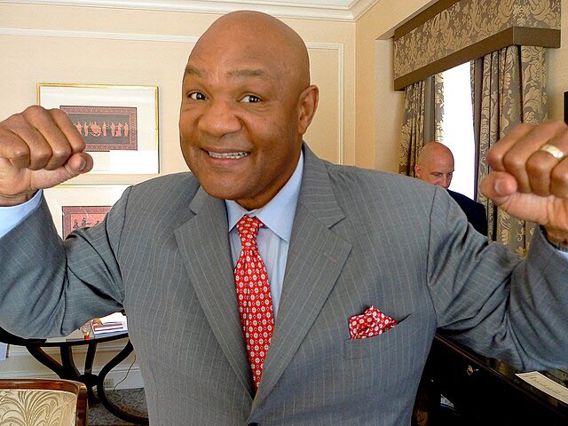 George Foreman, légende de la boxe, double champion du monde, s’éteint ...
